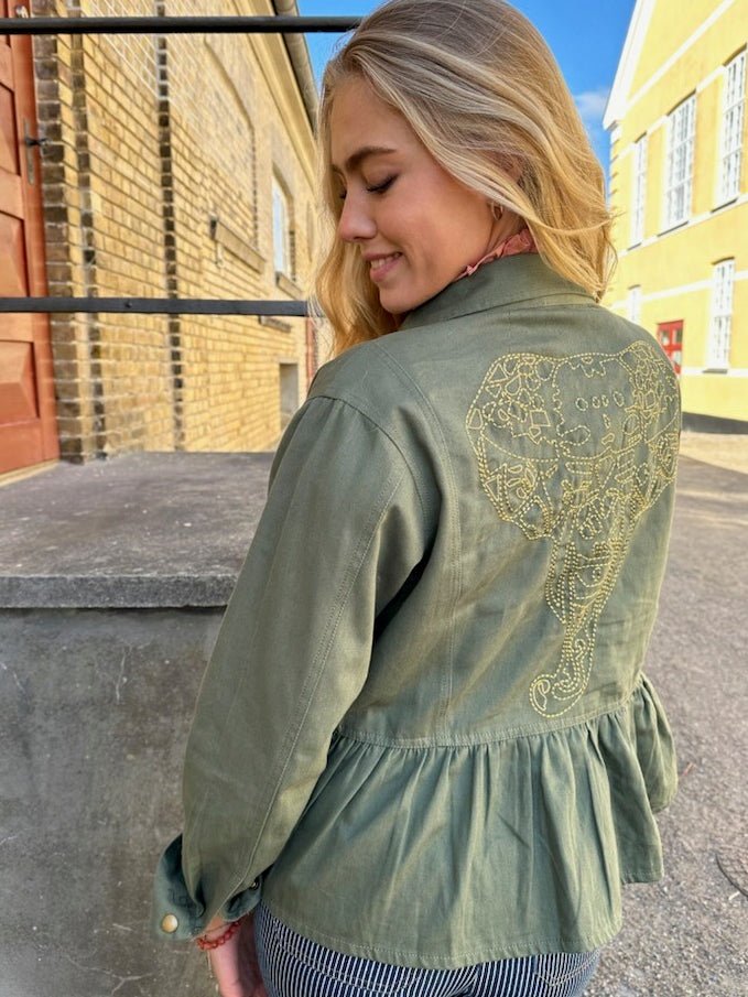 Mode Nyheder til Kvinder: Seneste nyheder indenfor Modetøj til Damer ...